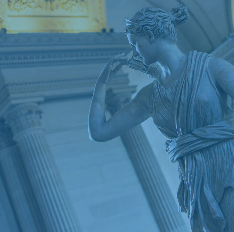 Team building scavenger hunt at the Louvre museum