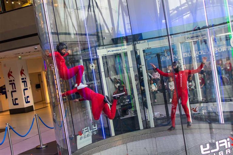 Discover the indoor skydiving simulator in Paris: iFly with your colleagues