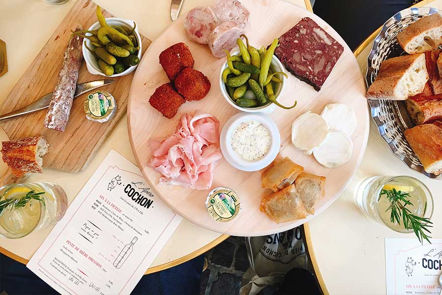 French cuisine in Paris: traditional restaurant Au Pied de Cochon